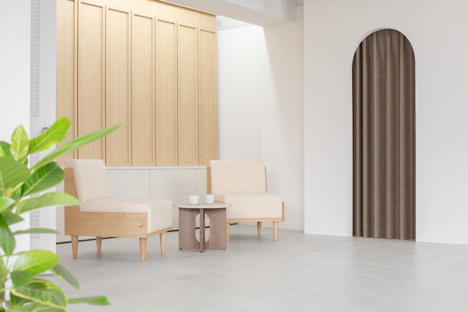 南向きの大きな窓から自然光｜北欧ナチュラル空間＋屋外撮影バルコニー｜写真撮影、ムービー撮影、イベント、セミナー、会議室の写真13