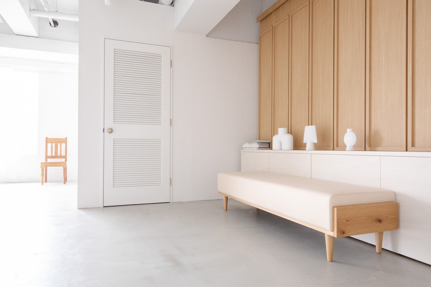 南向きの大きな窓から自然光｜北欧ナチュラル空間＋屋外撮影バルコニー｜写真撮影、ムービー撮影、イベント、セミナー、会議室の写真17