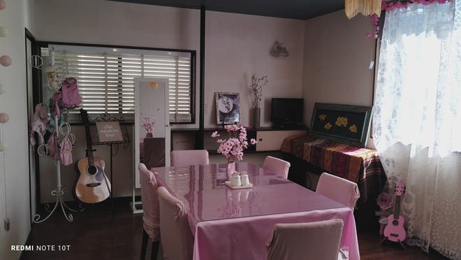 神泉駅徒歩数十秒! 日本家屋2階の10畳 ギャラリー使用可 電子ピアノありの写真1