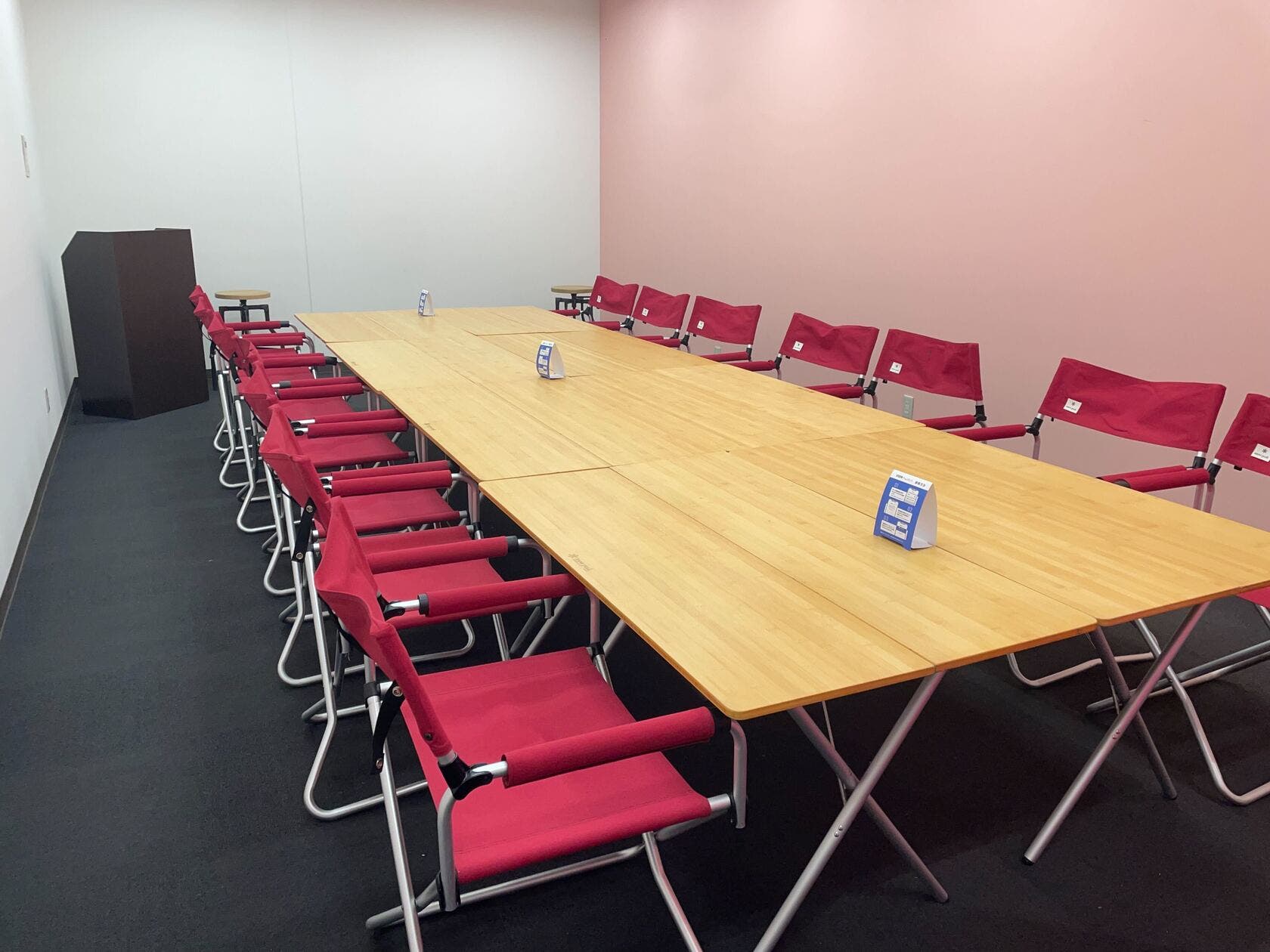 イオン県央店3F｜駅徒歩10分｜最大20名・プロジェクター有｜飲食持込OKの多目的会議室の写真1