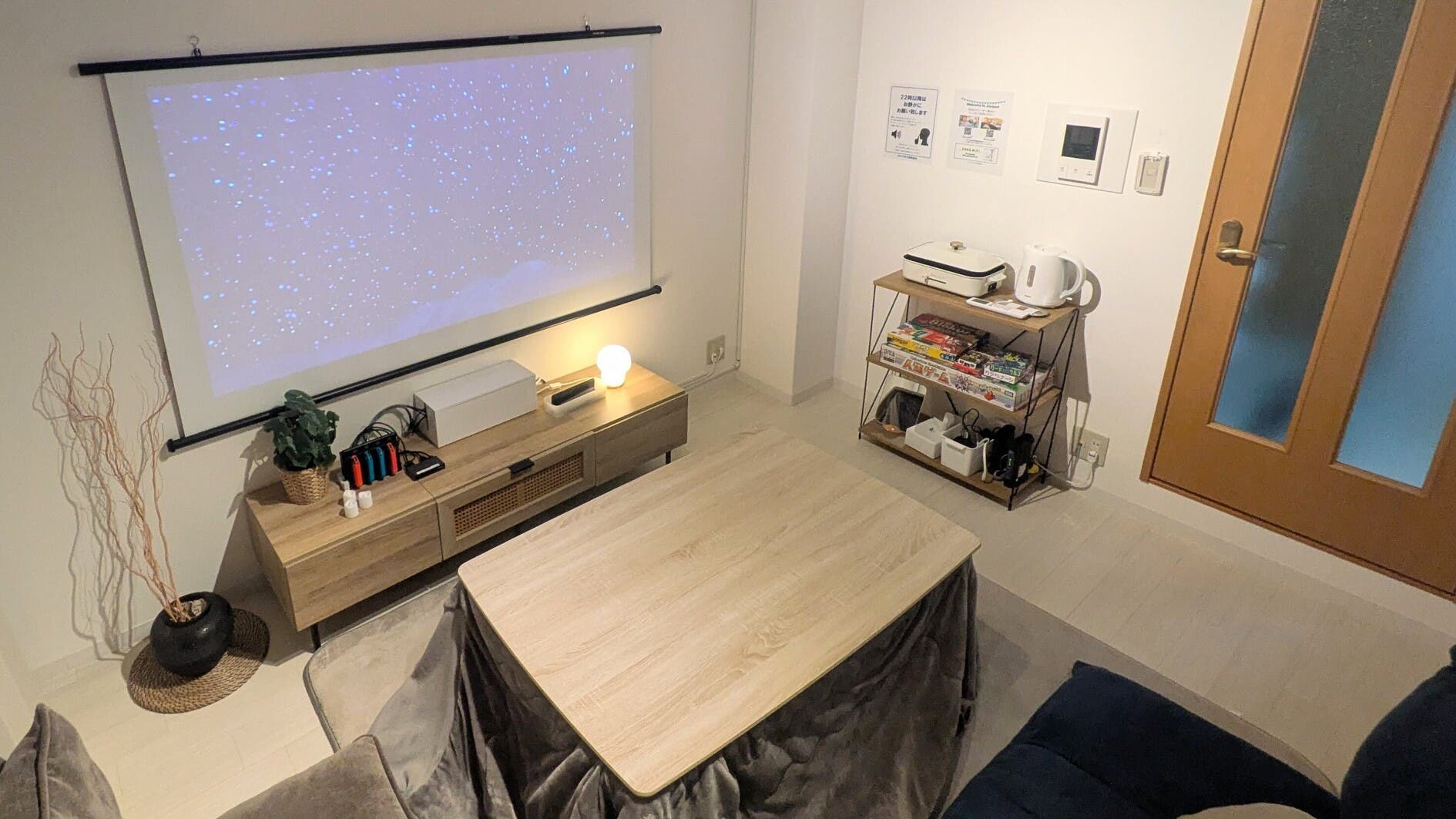 🎀四条烏丸すぐ🎀おうちデート・推し活💛ぬくぬくコタツ＆ごろごろソファ＆プロジェクター🎬 あなただけのプライベート空間🏠の写真9