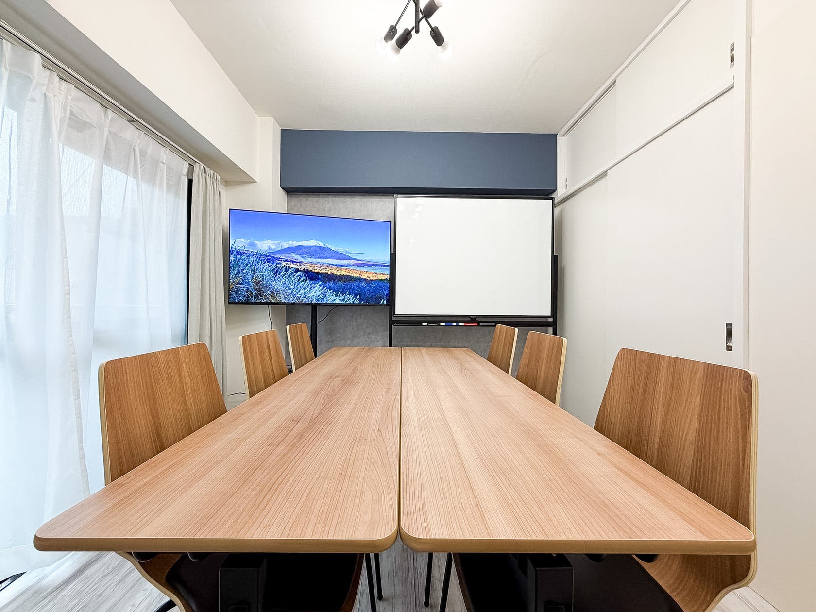 【New！】三鷹駅からすぐ！最大10名/懇親会・会議・女子会・ボドゲ等！周辺にコンビニやスーパーあり！の写真5