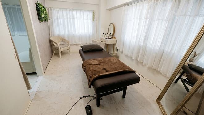 【赤羽駅5分】加湿器導入/電動昇降ベッド有孔/完全個室✨/とにかく広い!😊/待合室+施術室完備!/Rainbowの写真2