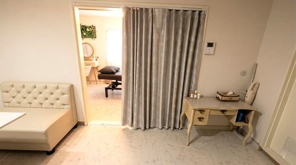 【赤羽駅5分】加湿器導入/電動昇降ベッド有孔/完全個室✨/とにかく広い！😊/待合室＋施術室完備！/Rainbowの写真1