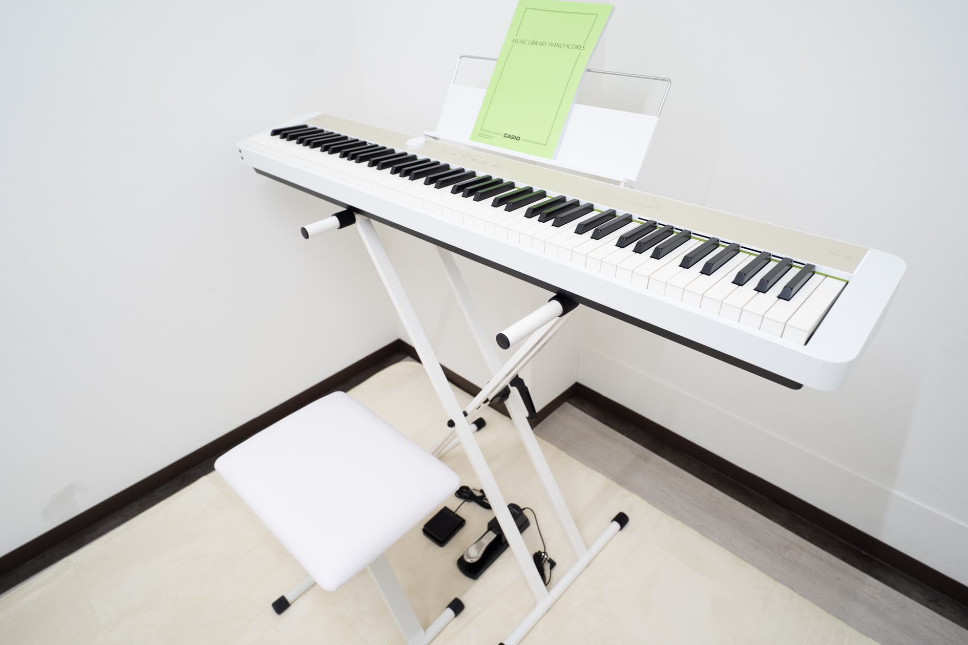 【NEWOPEN✨】電子ピアノ完備|ボイトレ・個人練習・レッスンに最適な地下個室の写真1