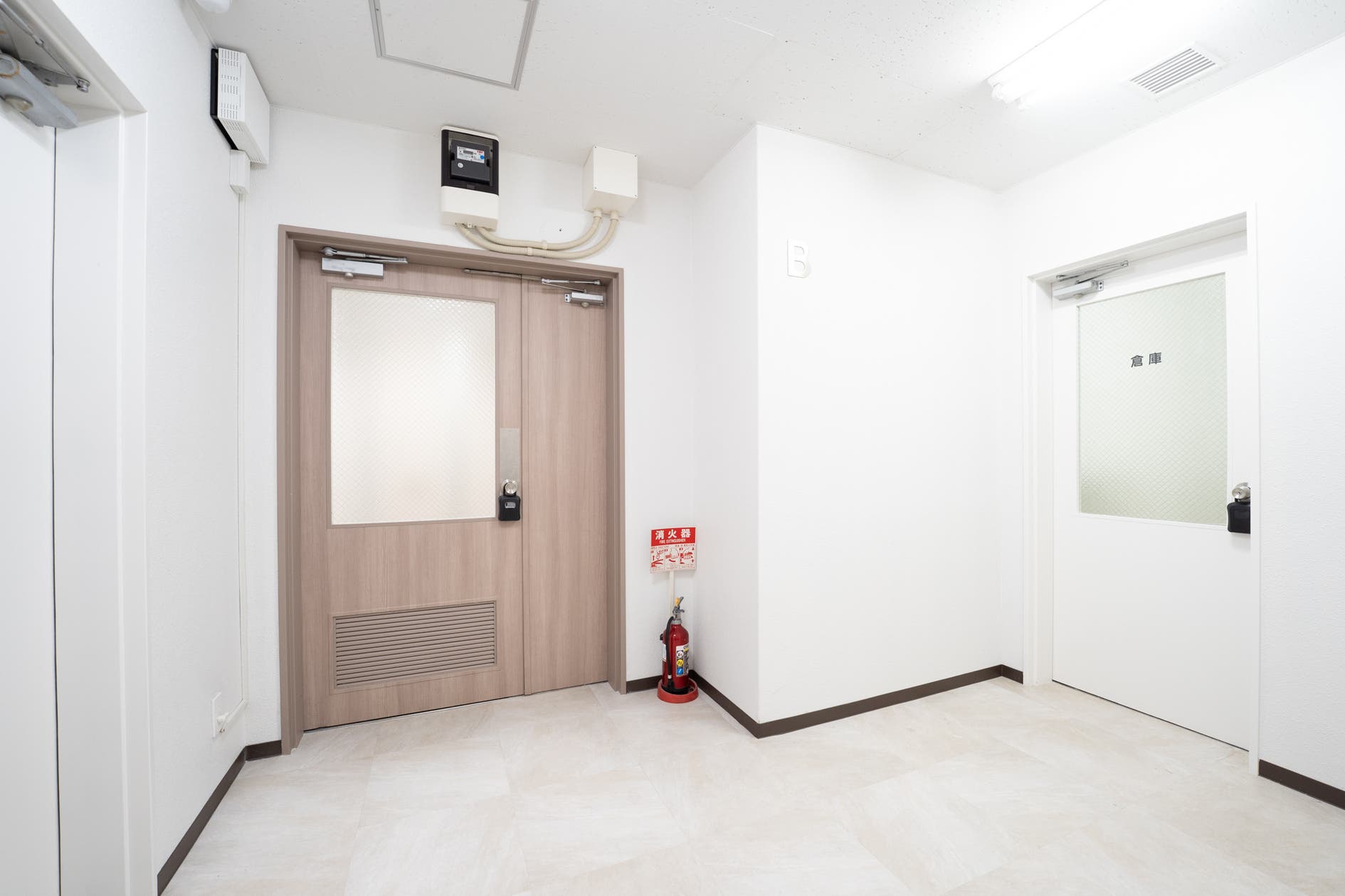 【NEWOPEN✨】電子ピアノ完備|ボイトレ・個人練習・レッスンに最適な地下個室の写真8