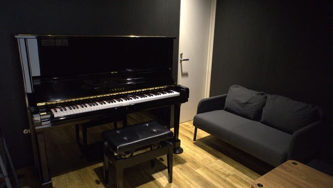 【青葉台駅徒歩3分!】7.88㎡/アップライトピアノ備え付きの音楽スタジオ ルービー青葉台 room1の写真1