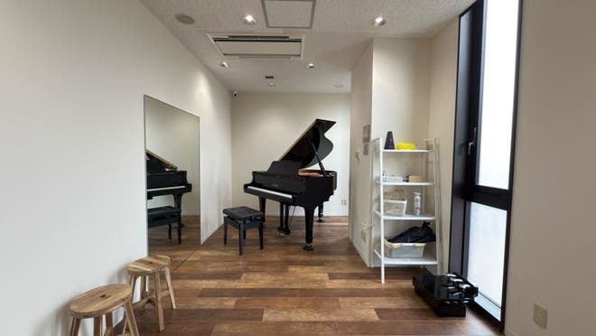 【青葉台駅徒歩3分!】 16.40㎡/グランドピアノ備え付きの音楽スタジオ ルービー青葉台 room2の写真1