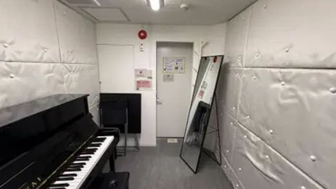【 日本大通り駅徒歩4分】7.49㎡/アップライトピアノ備え付き音楽ルーム ルービー日本大通り room4の写真4