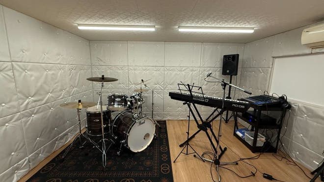【 日本大通り駅徒歩4分】7.84㎡/周りを気にせず練習できる防音設備のある音楽ルーム ルービー日本大通り room3の写真1