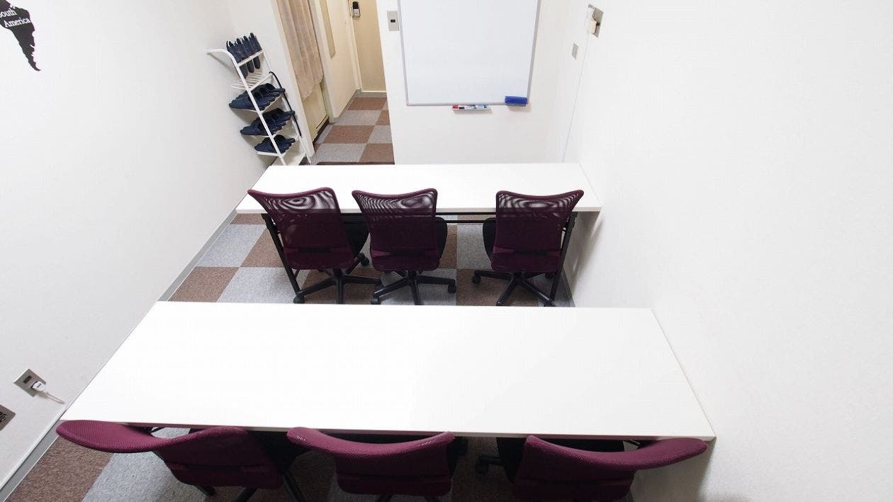 【BASE】横浜駅徒歩2分 ／ Wi-Fi(光回線)  プロジェクター ホワイトボード  10人利用可 テレワーク・web会議の写真4