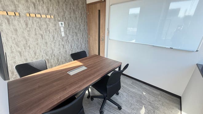 【西船橋駅から徒歩1分】モニター・フリードリンク付き4名会議室(Room A)の写真3