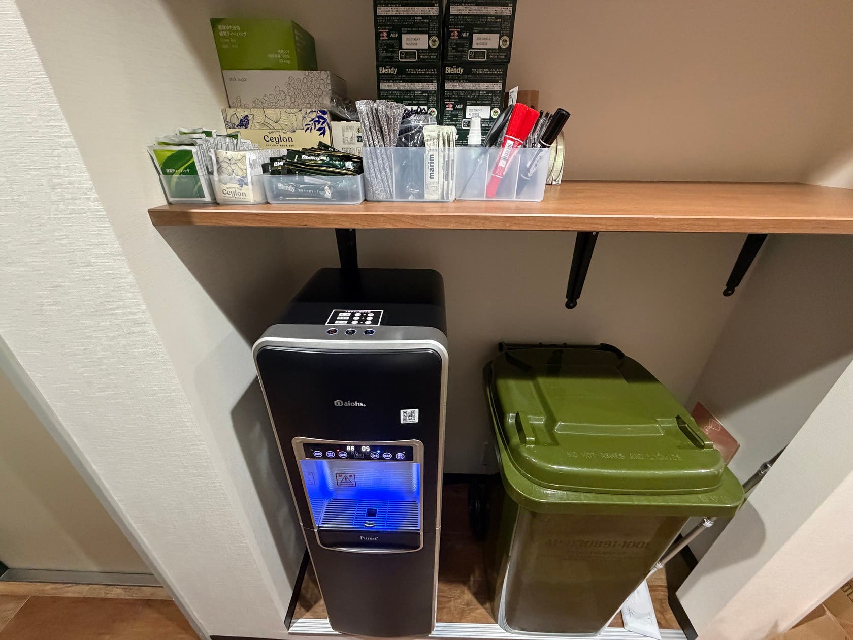 【西船橋駅から徒歩1分】モニター・フリードリンク付き4名会議室（Room A）の写真6