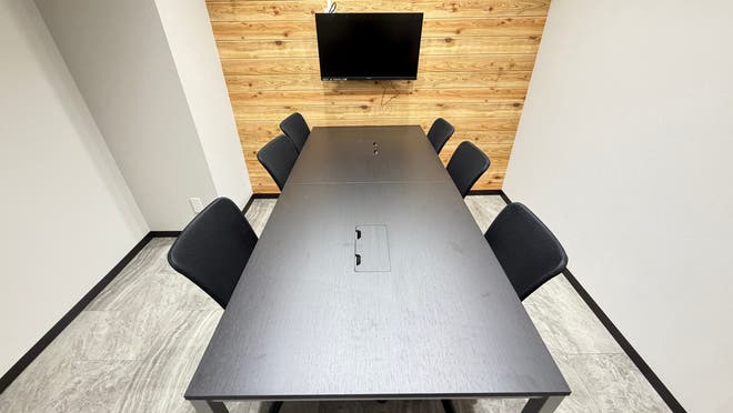 【西船橋駅から徒歩1分】モニター・フリードリンク付き6名会議室(Room C)の写真2