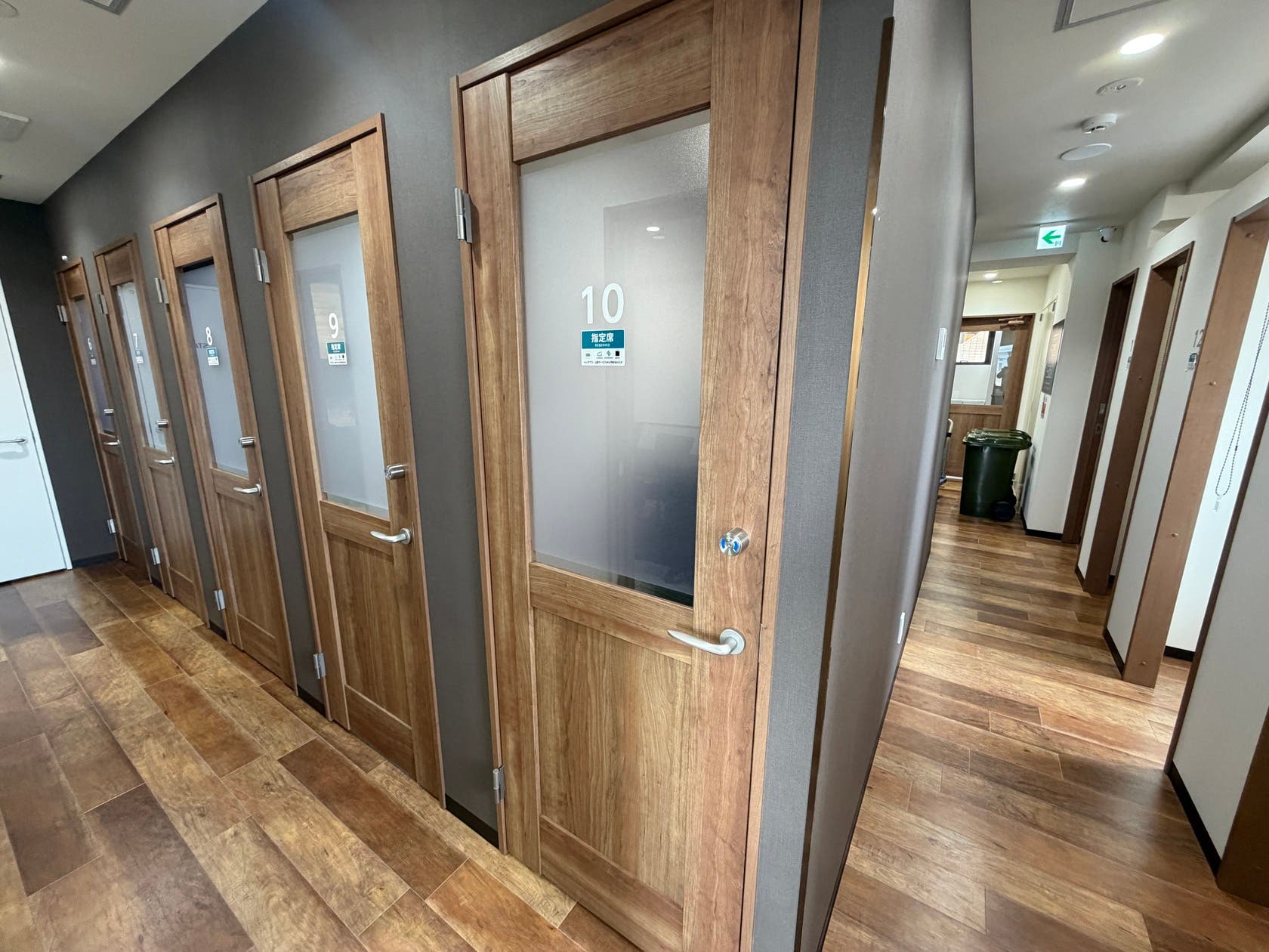 【西船橋駅から徒歩1分】モニター・フリードリンク付き6名会議室（Room C）の写真4