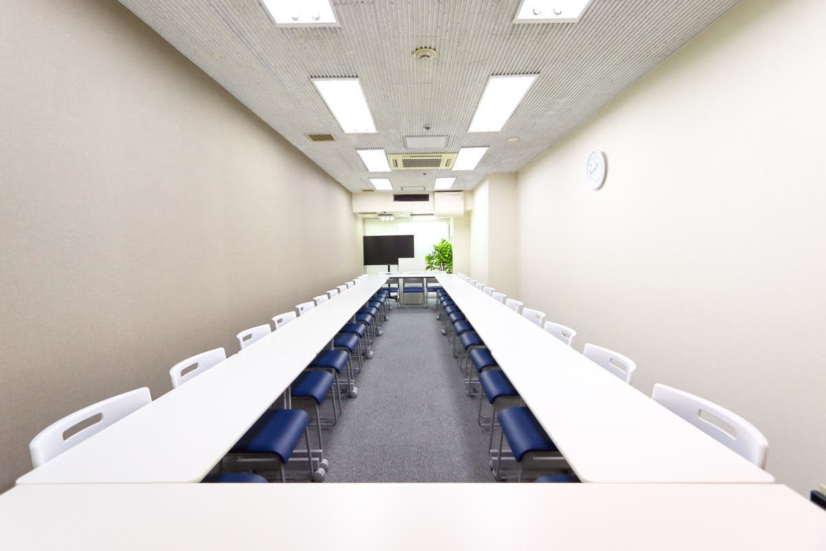 【JR新橋駅目の前！36名】プロジェクタ―・WiFi無料！10Gbps回線！ふれあい貸し会議室 新橋No125 ニュー新橋ビルの写真10