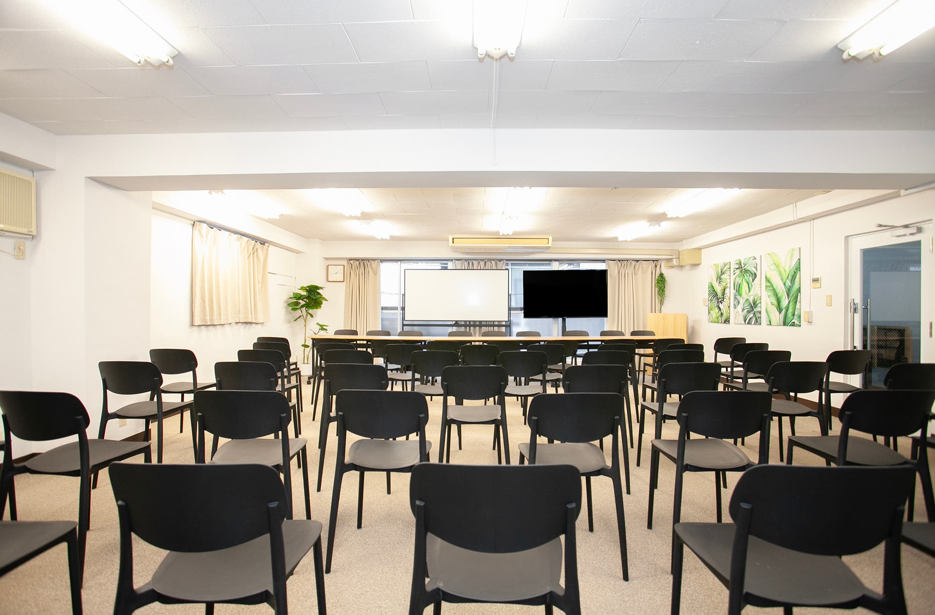 大手町駅5分！最大60名／高速WiFi／セミナー・カンファレンス・会議／飲食可☕🍷／1階に無料喫煙所🚬の写真3