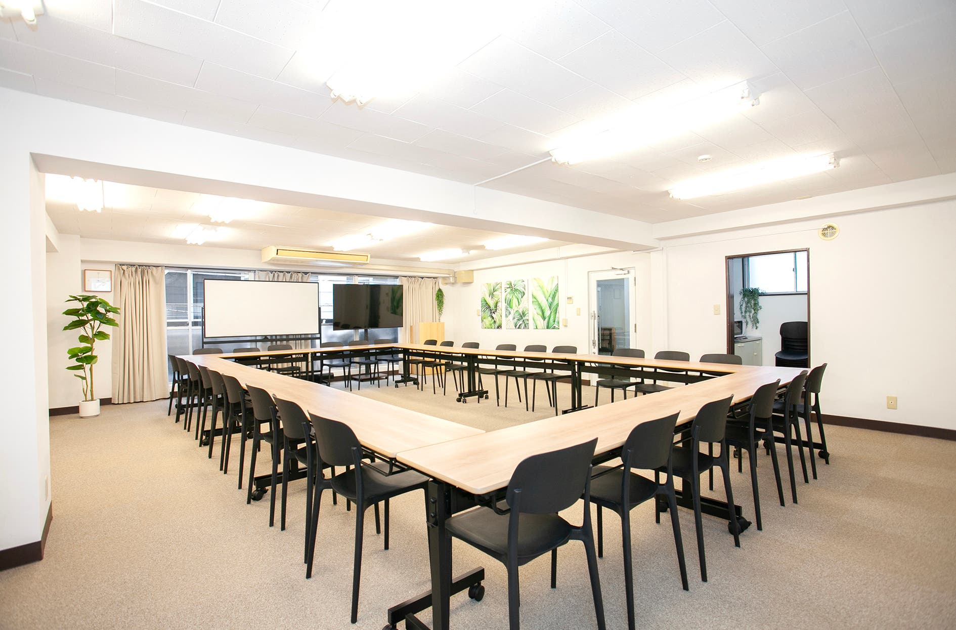 大手町駅5分！最大60名／高速WiFi／セミナー・カンファレンス・会議／飲食可☕🍷／1階に無料喫煙所🚬の写真2