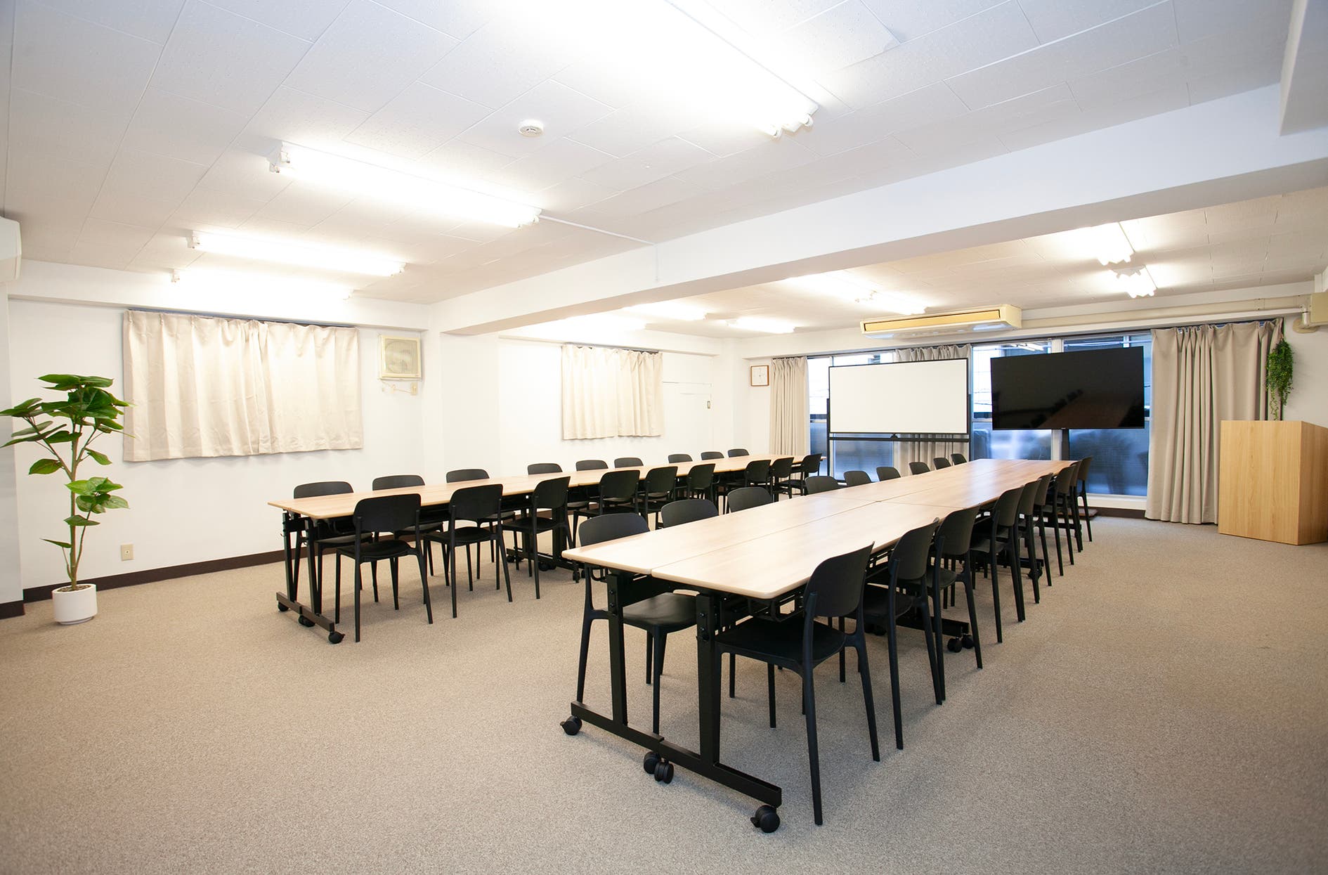 大手町駅5分！最大60名／高速WiFi／セミナー・カンファレンス・会議／飲食可☕🍷／1階に無料喫煙所🚬の写真4