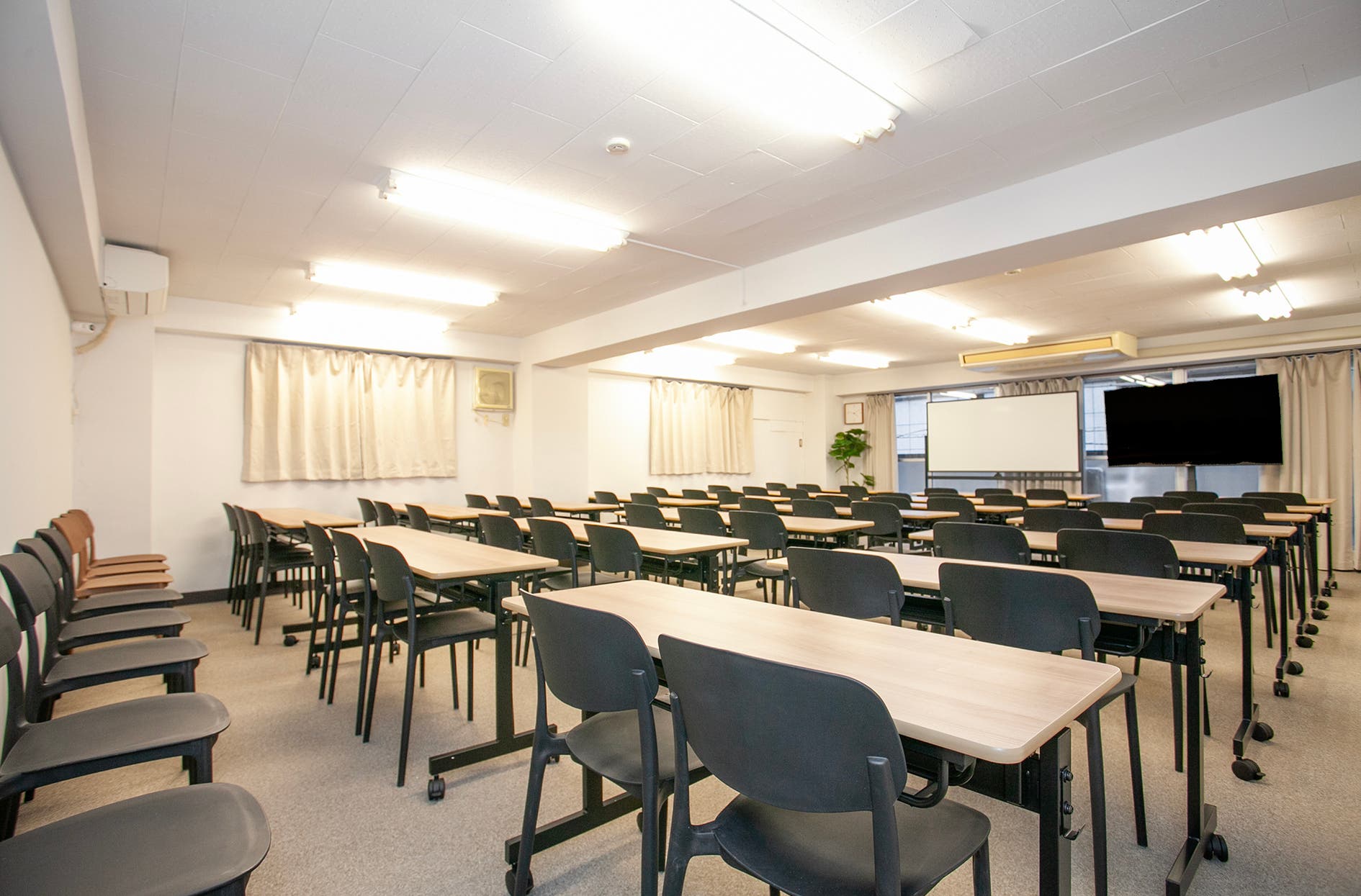 大手町駅5分！最大60名／高速WiFi／セミナー・カンファレンス・会議／飲食可☕🍷／1階に無料喫煙所🚬の写真1