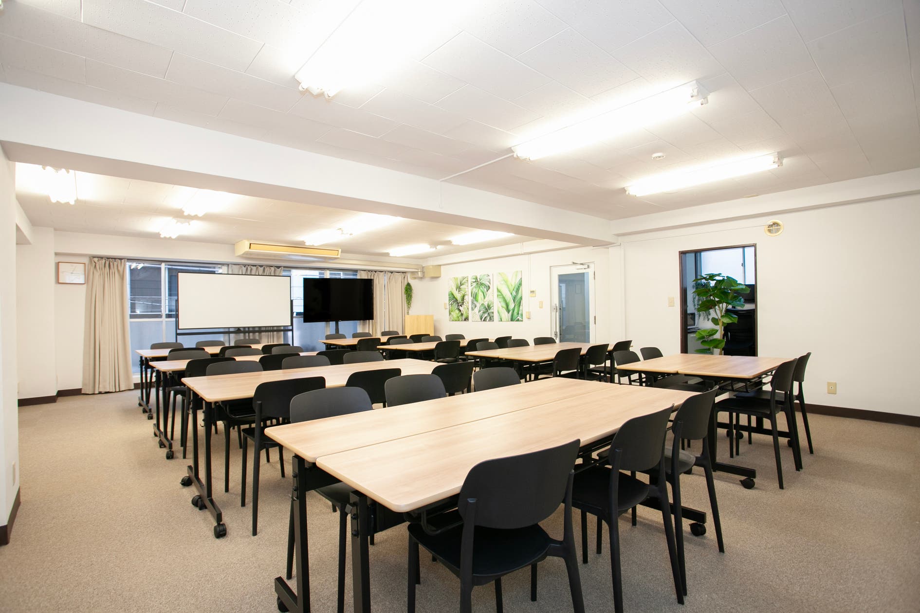 大手町駅5分！最大60名／高速WiFi／セミナー・カンファレンス・会議／飲食可☕🍷／1階に無料喫煙所🚬の写真5