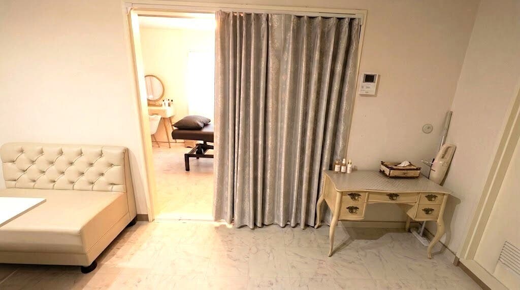 【赤羽駅5分】加湿器導入/電動昇降ベッド有孔/完全個室✨/とにかく広い！😊/待合室＋施術室完備！/Rainbowの写真1