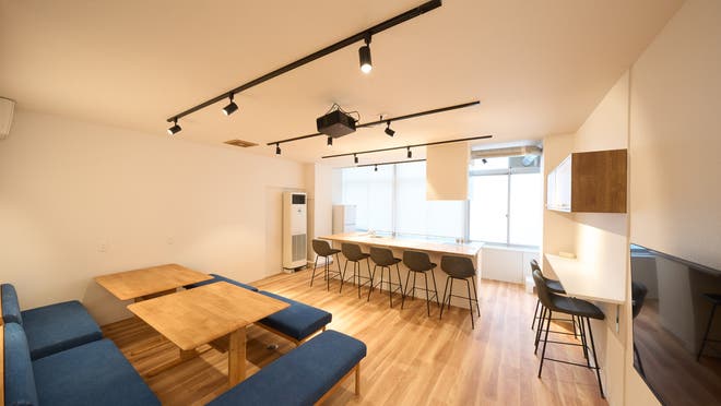 関内駅 3分 | 料理と会話を楽しむアイランドキッチン付きスペースの写真1