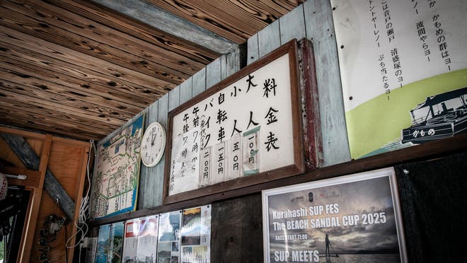 歴史ある音戸渡船の建物を利用し2つの赤い音戸大橋に挟まれた世界一狭い航路を望む広いウッドデッキスペースを持つレンタルスペース。の写真3