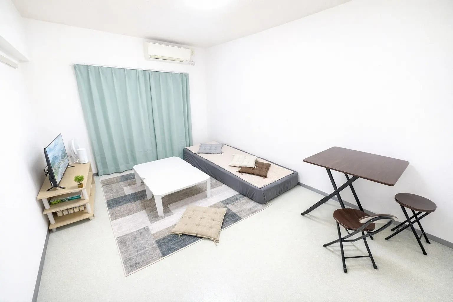 🚶丸の内駅徒歩1分｜高速Wi-Fi完備📶｜🎲ボードゲーム充実｜🍳BRUNO＆卓上IHあり｜🎬映画見放 題スペース🔌の写真2