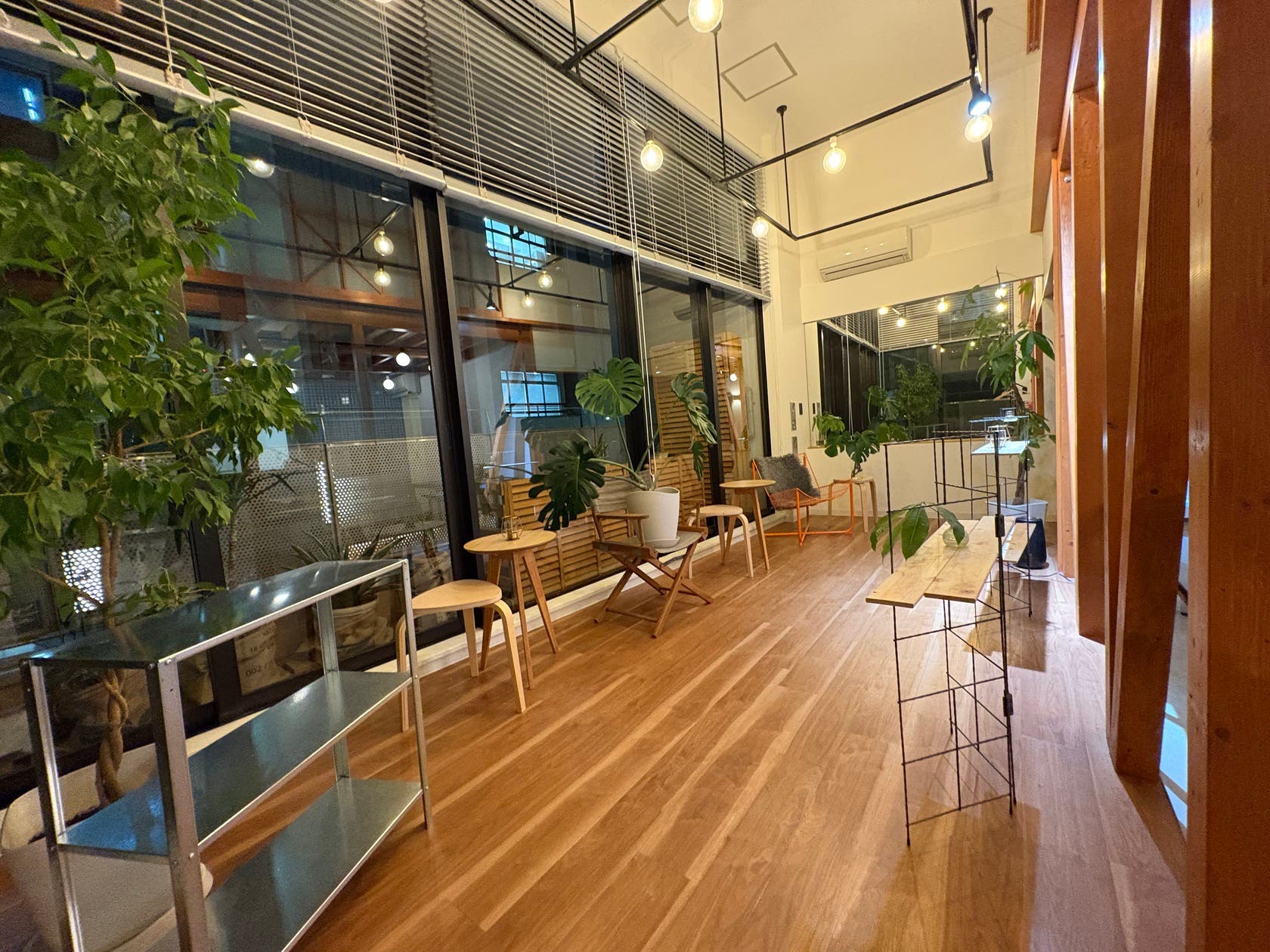 神田駅徒歩3分！カウンターと吹き抜けがいい感じの、店舗型多用途スペース／展示・ワークショップ・交流会にもおすすめの写真6