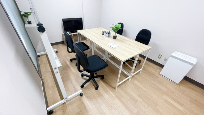 【2026年3月 NEW OPEN】福山駅前 North Space|北口徒歩3分|15畳4〜6名個室|会議・勉強|WiFi完備の写真1