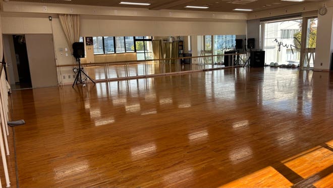 高知市桟橋通五丁目駅から徒歩2分のダンススタジオの写真1