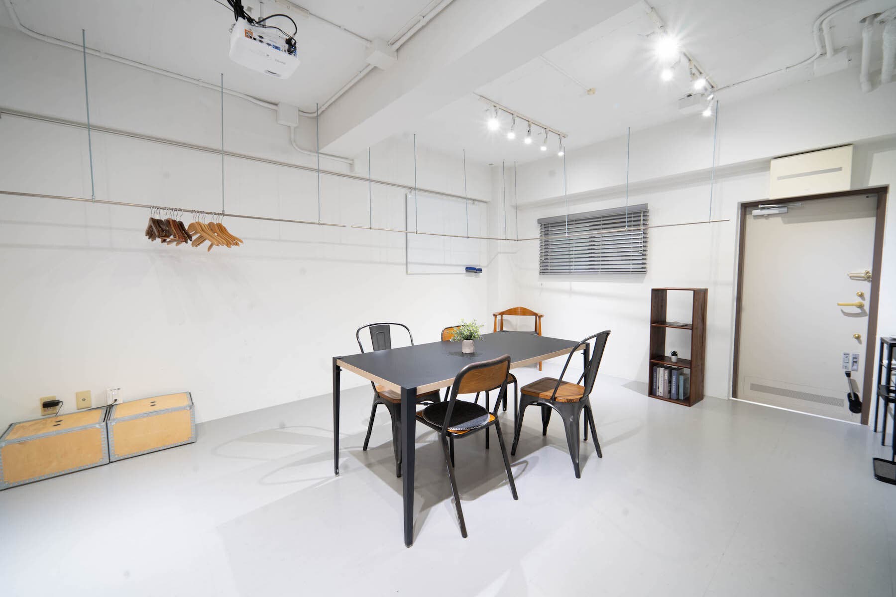 天井吊りハンガーポールの画像1