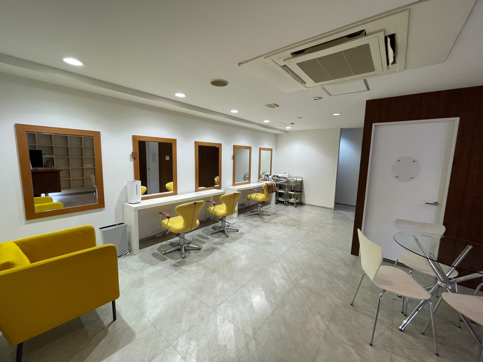 甲府駅近｜ウェディングサロン内の美容向けレンタルスペースの写真2