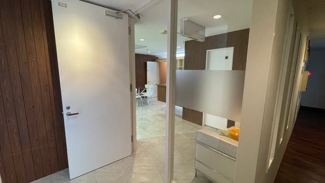 甲府駅近|ウェディングサロン内の美容向けレンタルスペースの写真1