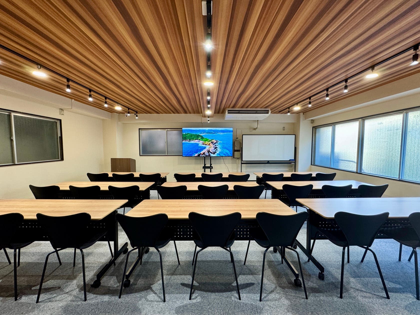 2026年3月OP【レビュー割🌸】GOZAR会議室 早稲田｜早稲田駅 徒歩2分｜塾講習・試験会場・セミナー・会議の写真1