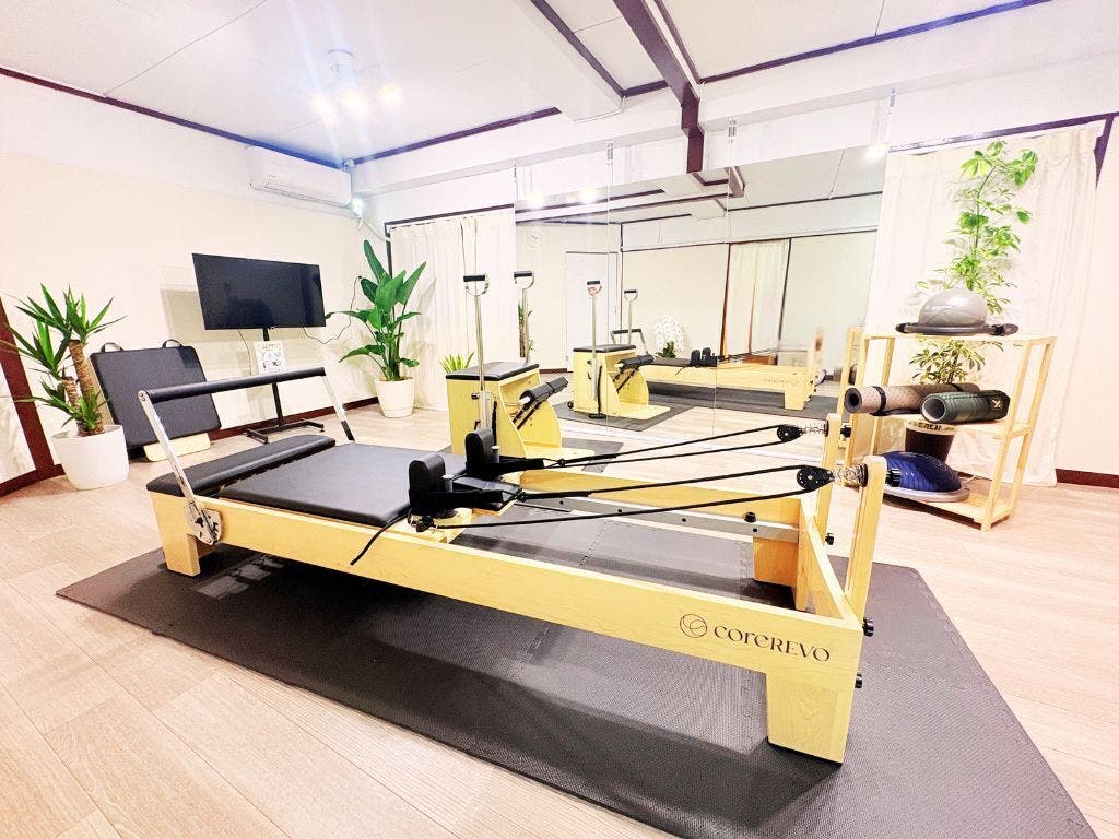 【赤坂駅徒歩5分】本格リフォーマー＆チェア完備！トレーニングやレッスン利用に最適！の写真1