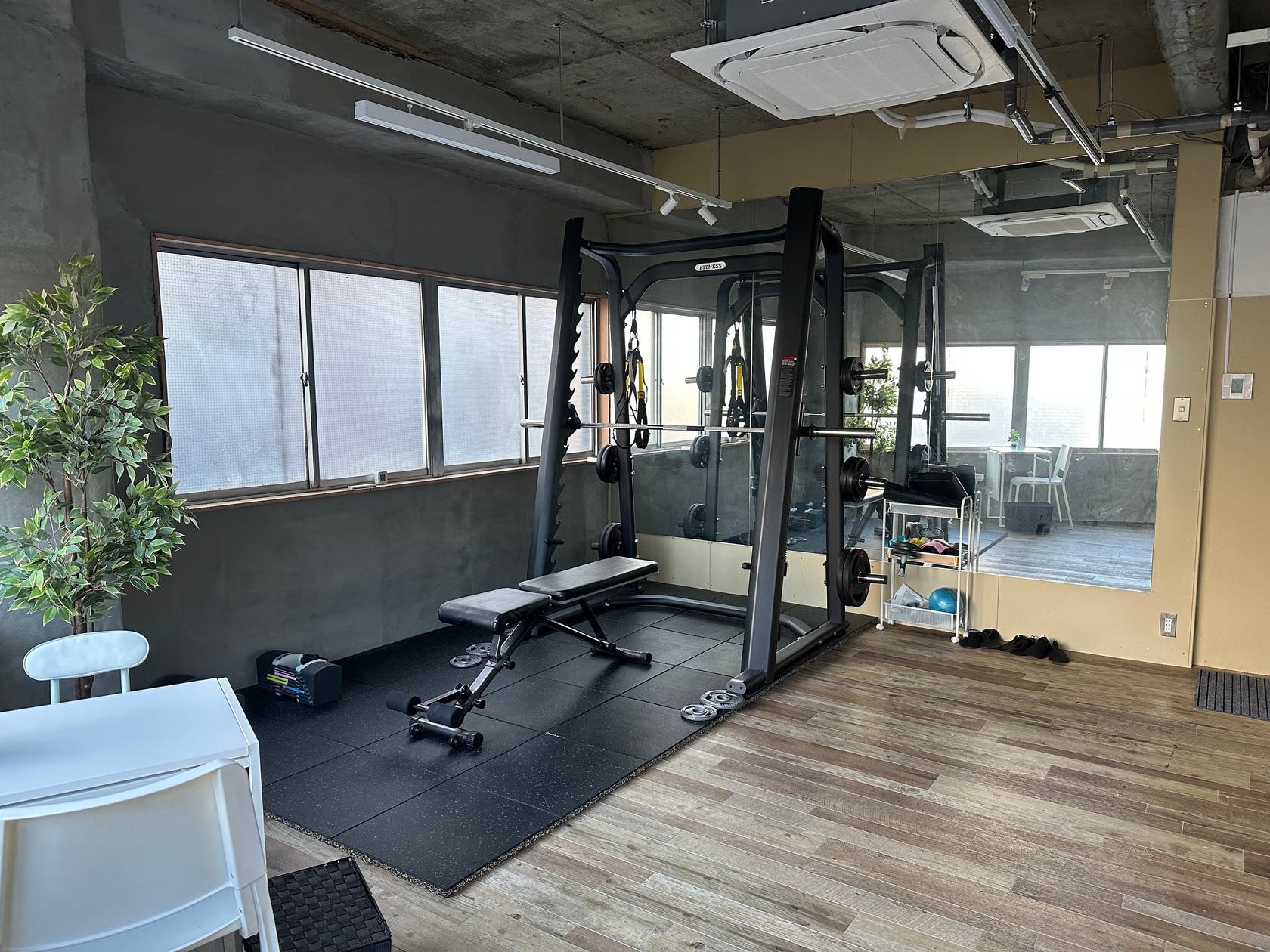 赤羽岩淵駅から徒歩1分！あなたのトレーニングジム、ここにあります！の写真2
