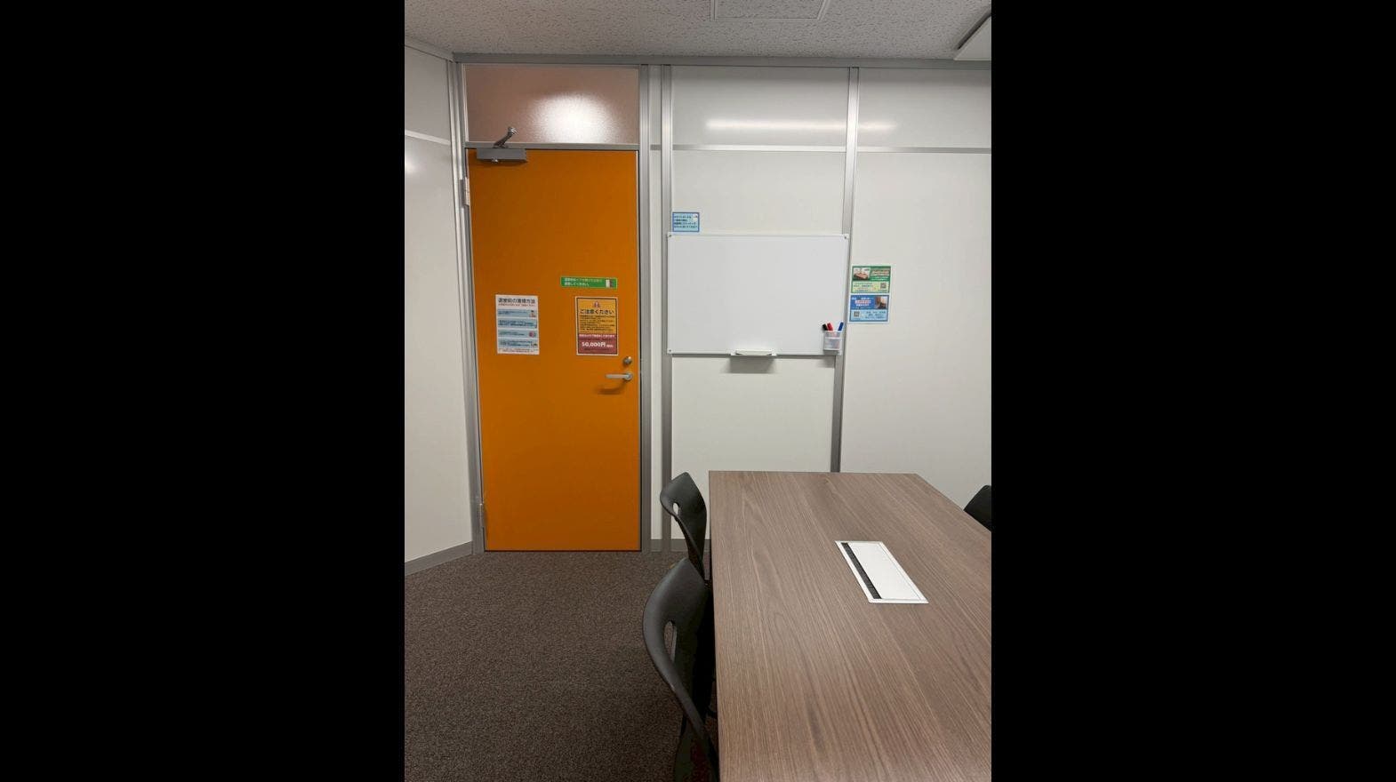 3/5OPEN🚃恵比寿駅/徒歩５分✅直前でも予約可能✅少人数での打ち合わせ✅一人での作業に最適✅ビジネス向けのコンパクト会議室の写真3