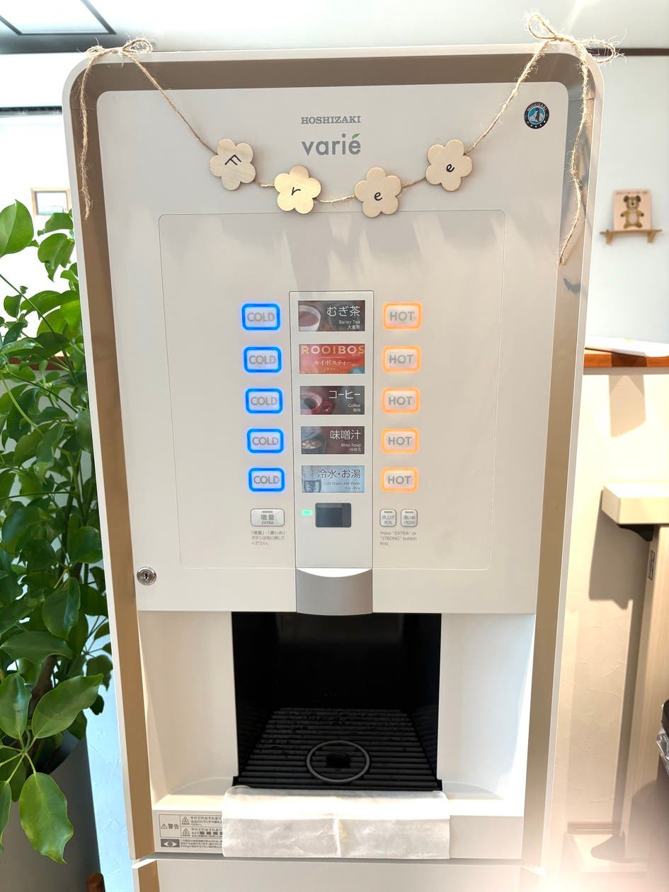 小上がりスペース・カウンター席あり。おしゃれで清潔なスペースです。の写真3