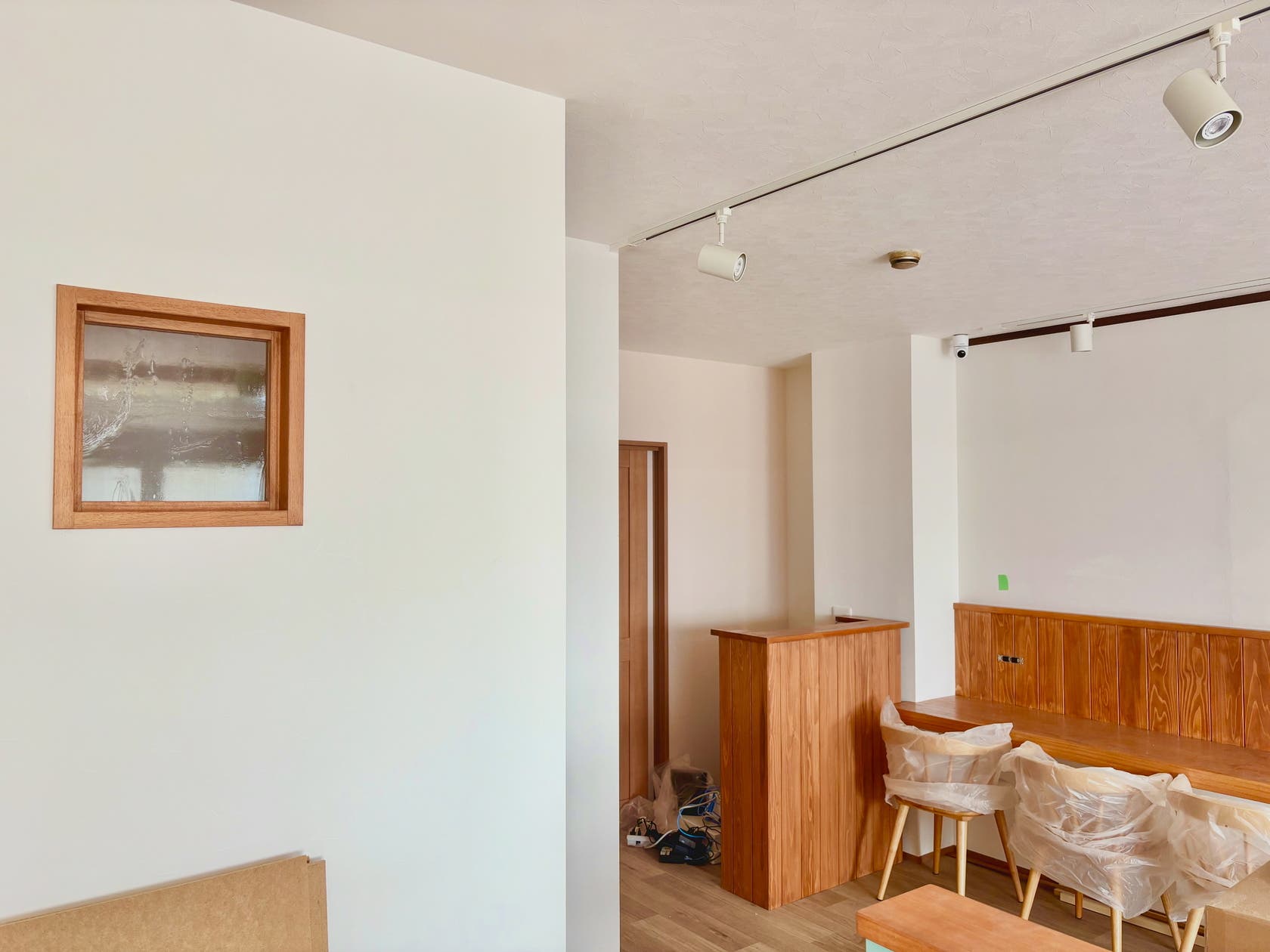 小上がりスペース・カウンター席あり。おしゃれで清潔なスペースです。の写真5