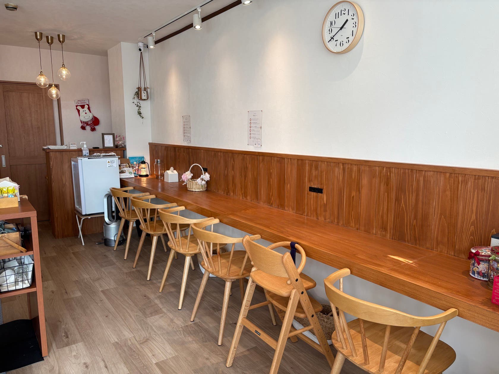 小上がりスペース・カウンター席あり。おしゃれで清潔なスペースです。の写真7