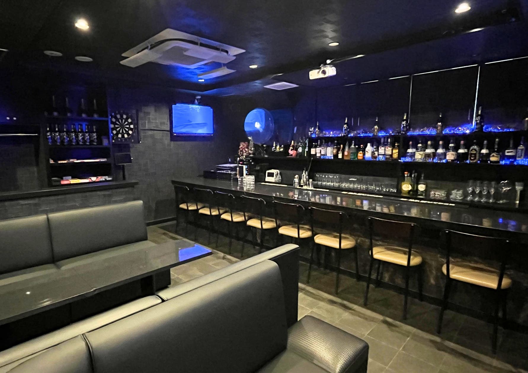 BAR完全貸切/セルフ飲み放題880円/カラオケ・ダーツ無料/結婚式２次会/誕生日会/Bar TK 心斎橋の写真1