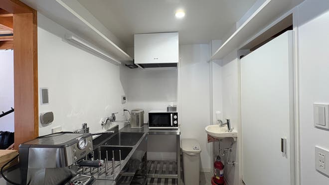 神田駅徒歩3分!カウンターと吹き抜けがいい感じの、店舗型多用途スペース/展示・ワークショップ・交流会にもおすすめの写真20