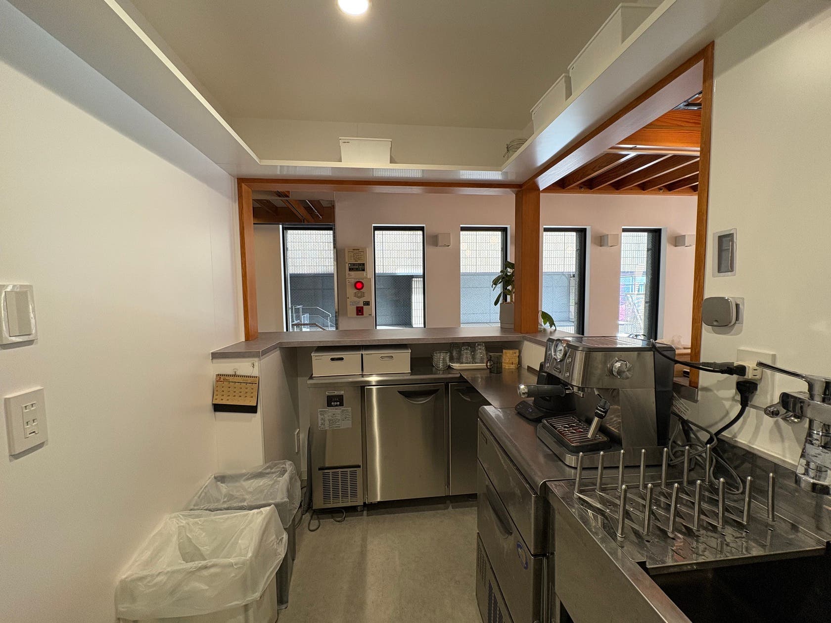 神田駅徒歩3分！カウンターと吹き抜けがいい感じの、店舗型多用途スペース／展示・ワークショップ・交流会にもおすすめの写真19