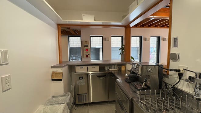 神田駅徒歩3分!カウンターと吹き抜けがいい感じの、店舗型多用途スペース/展示・ワークショップ・交流会にもおすすめの写真19