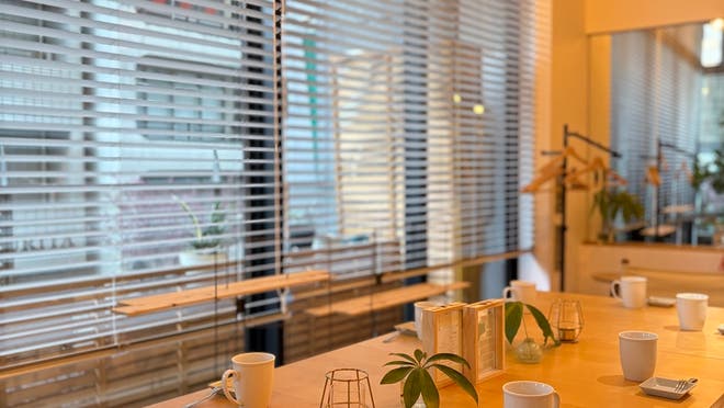 神田駅徒歩3分!カウンターと吹き抜けがいい感じの、店舗型多用途スペース/展示・ワークショップ・交流会にもおすすめの写真15