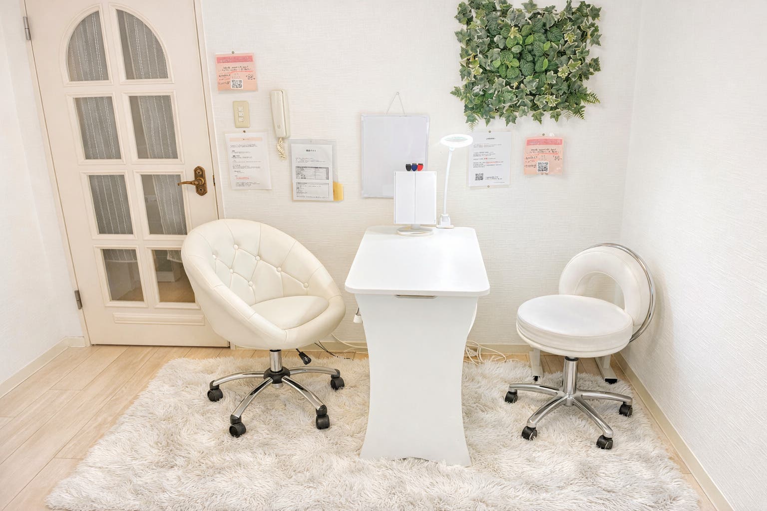 【心斎橋/長堀橋徒歩5分】白基調の清潔な多目的個室サロン🌸ゴミ捨てOK片付け15分無料！シャワー完備!マッサージ/エステ/会議の写真3