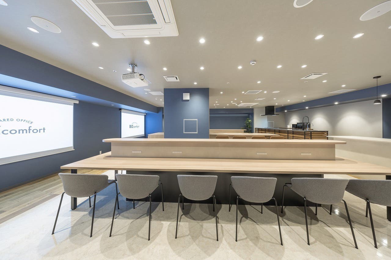 【北浜駅徒歩4分】最大50名｜オープンキッチン付きイベントスペース｜大型スクリーン3台完備｜セミナー・懇親会にの写真3