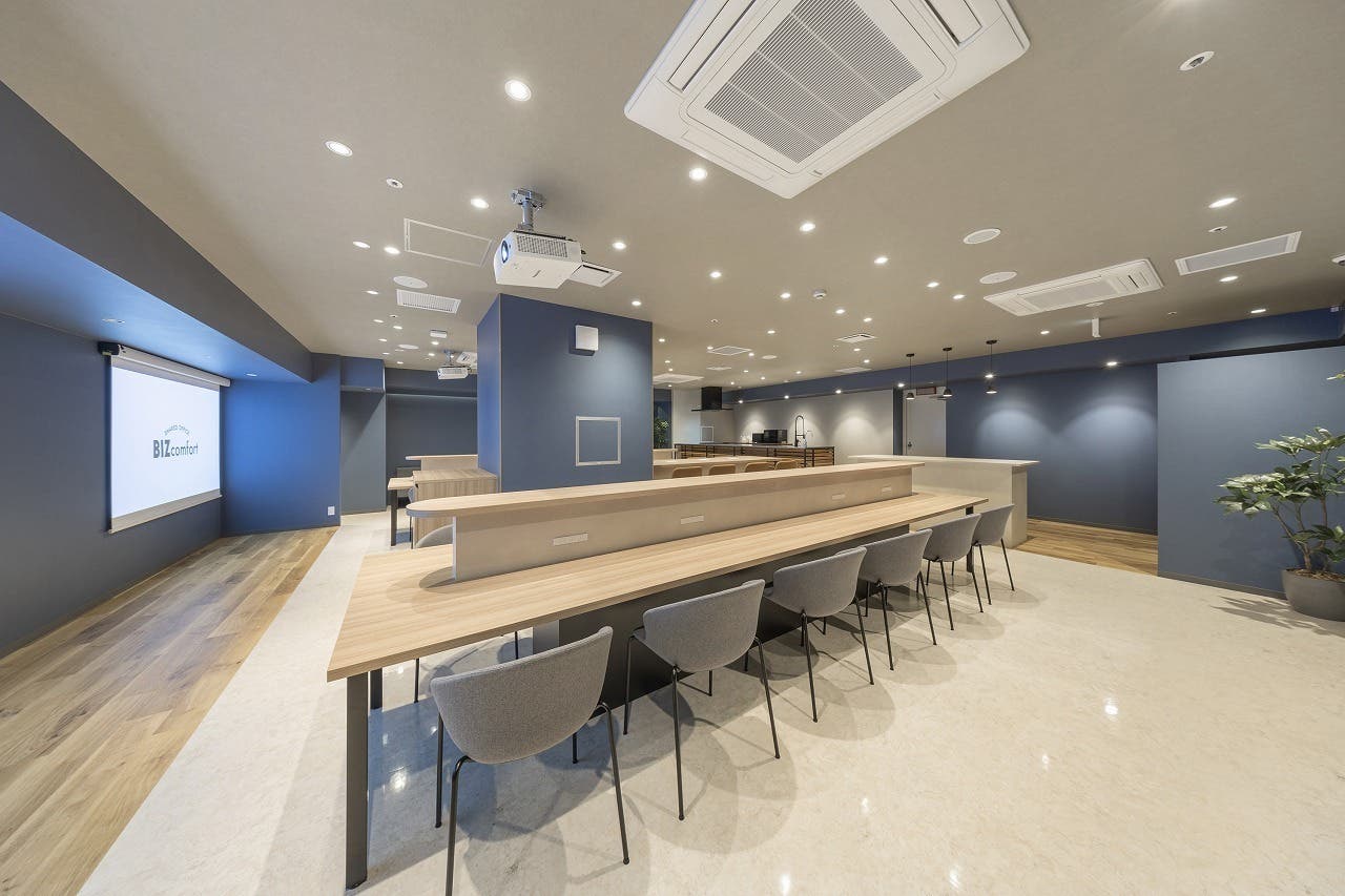 【北浜駅徒歩4分】最大50名｜オープンキッチン付きイベントスペース｜大型スクリーン3台完備｜セミナー・懇親会にの写真2